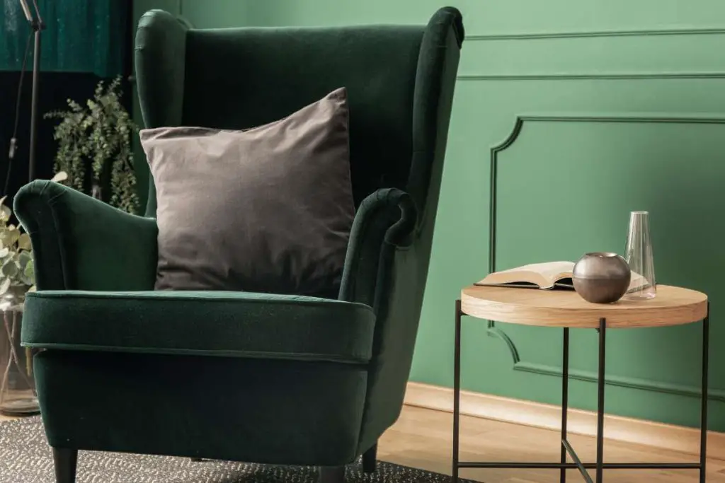 Exploring the Perfect Color Combinations for Emerald Green | NYLon Living
